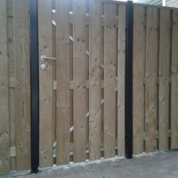 Stalen frame poort – Tielemans Hekwerk en Tuinhout B.V.